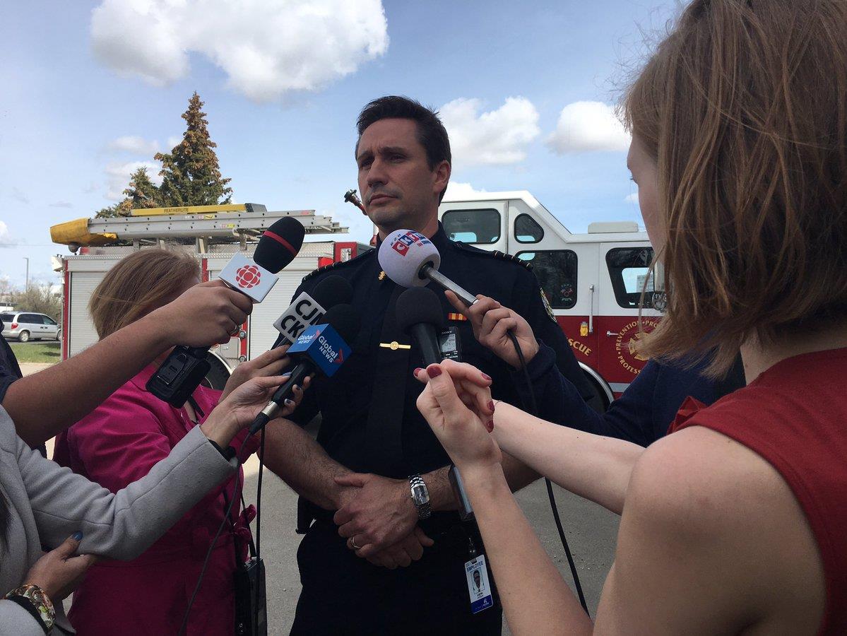 Un incendie ravage l'ancien édifice de General Motors à Regina | Radio ...