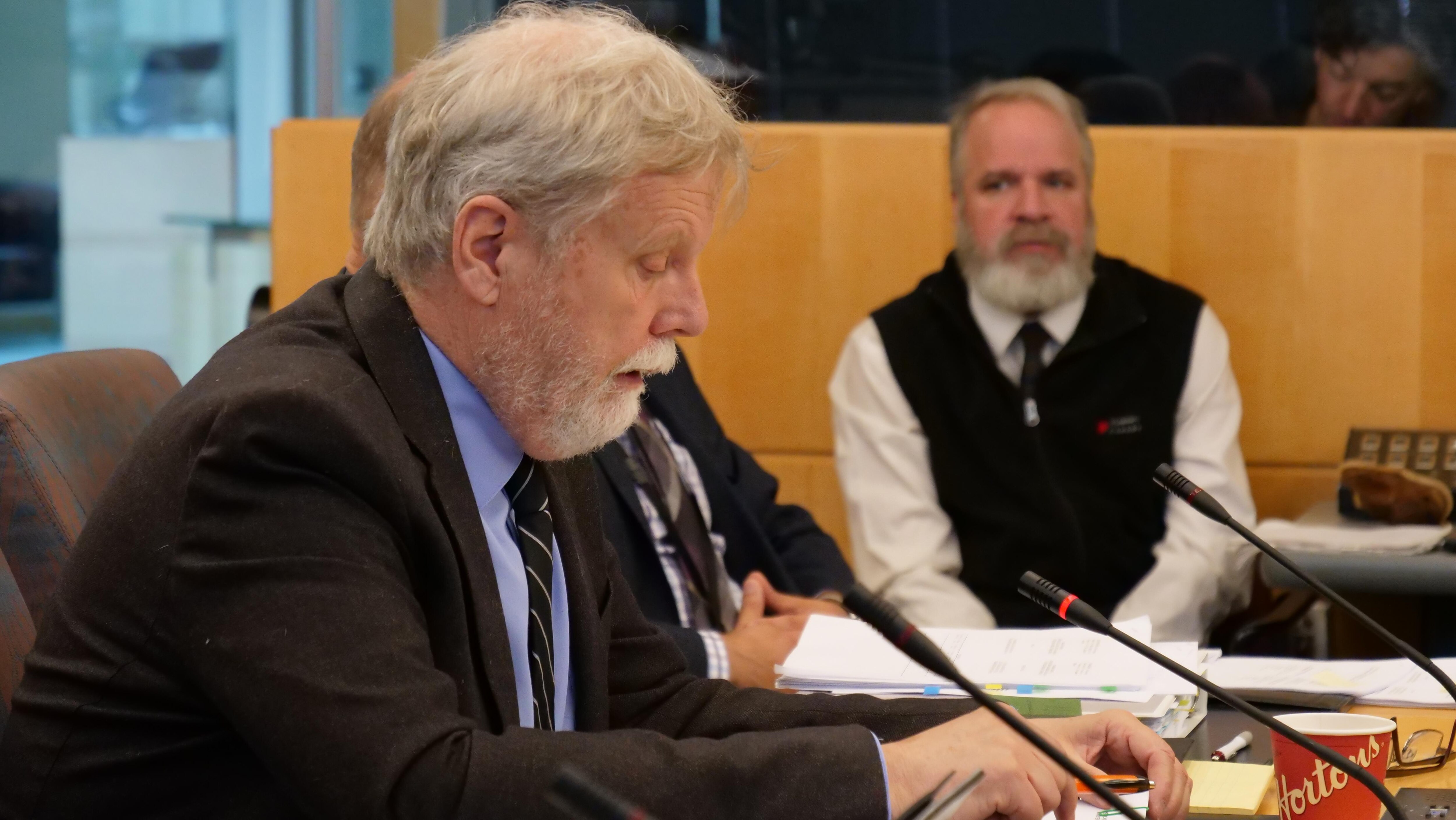 Le projet de loi sur la légalisation du cannabis suscite le débat dans ...