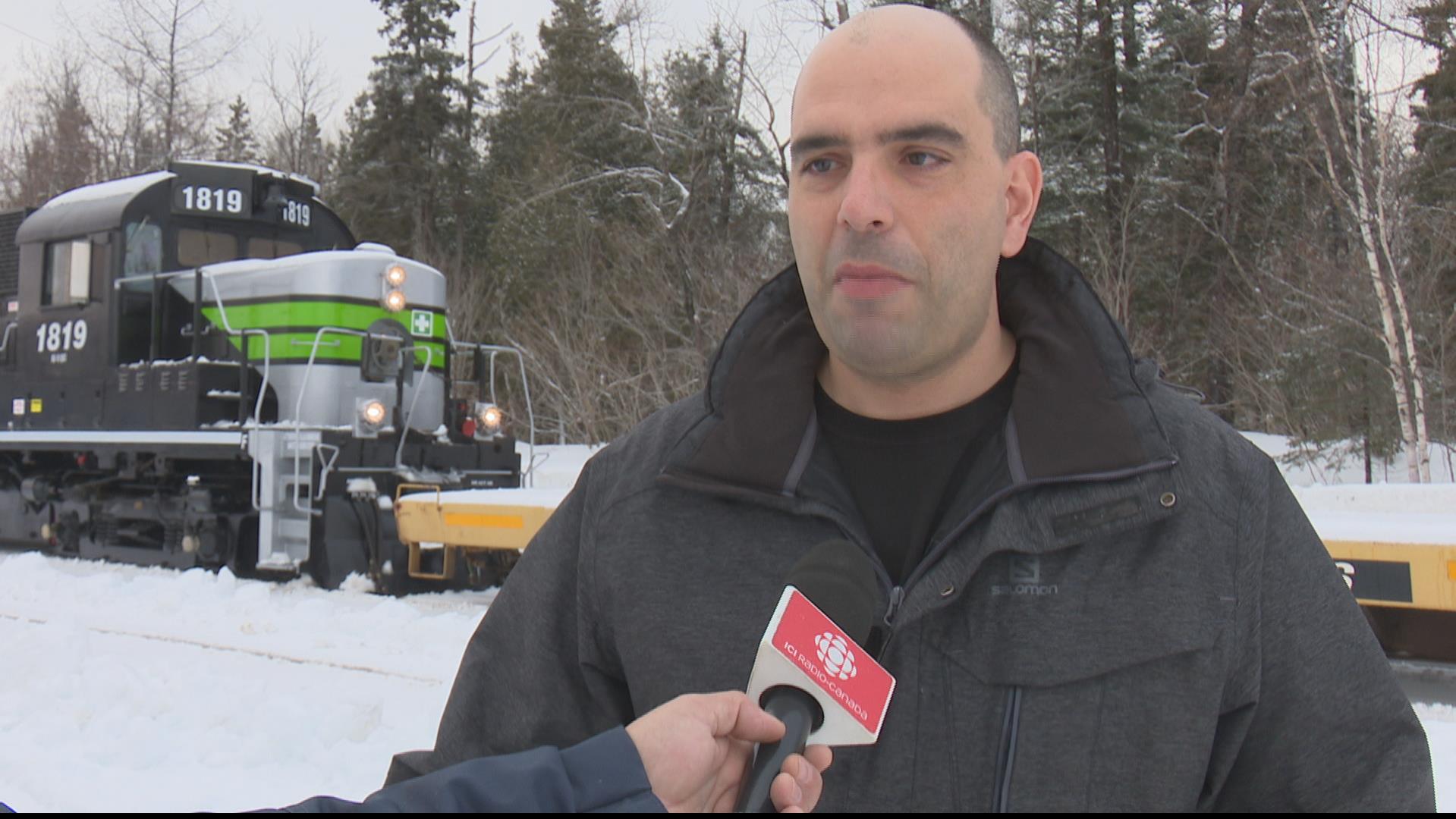 Second convoi de pales d'éolienne sur le rail gaspésien | Radio-Canada.ca