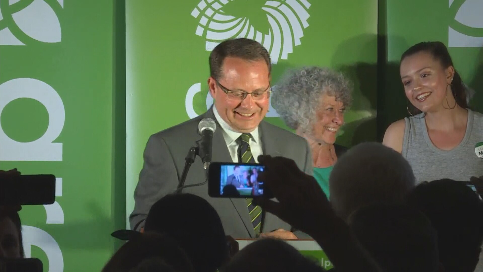 Le chef du Parti vert veut collaborer avec Doug Ford contre les ...