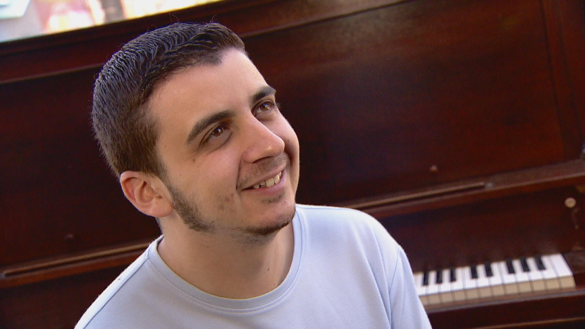 Les pianos publics fleurissent dans la 118e Avenue d'Edmonton | Radio ...