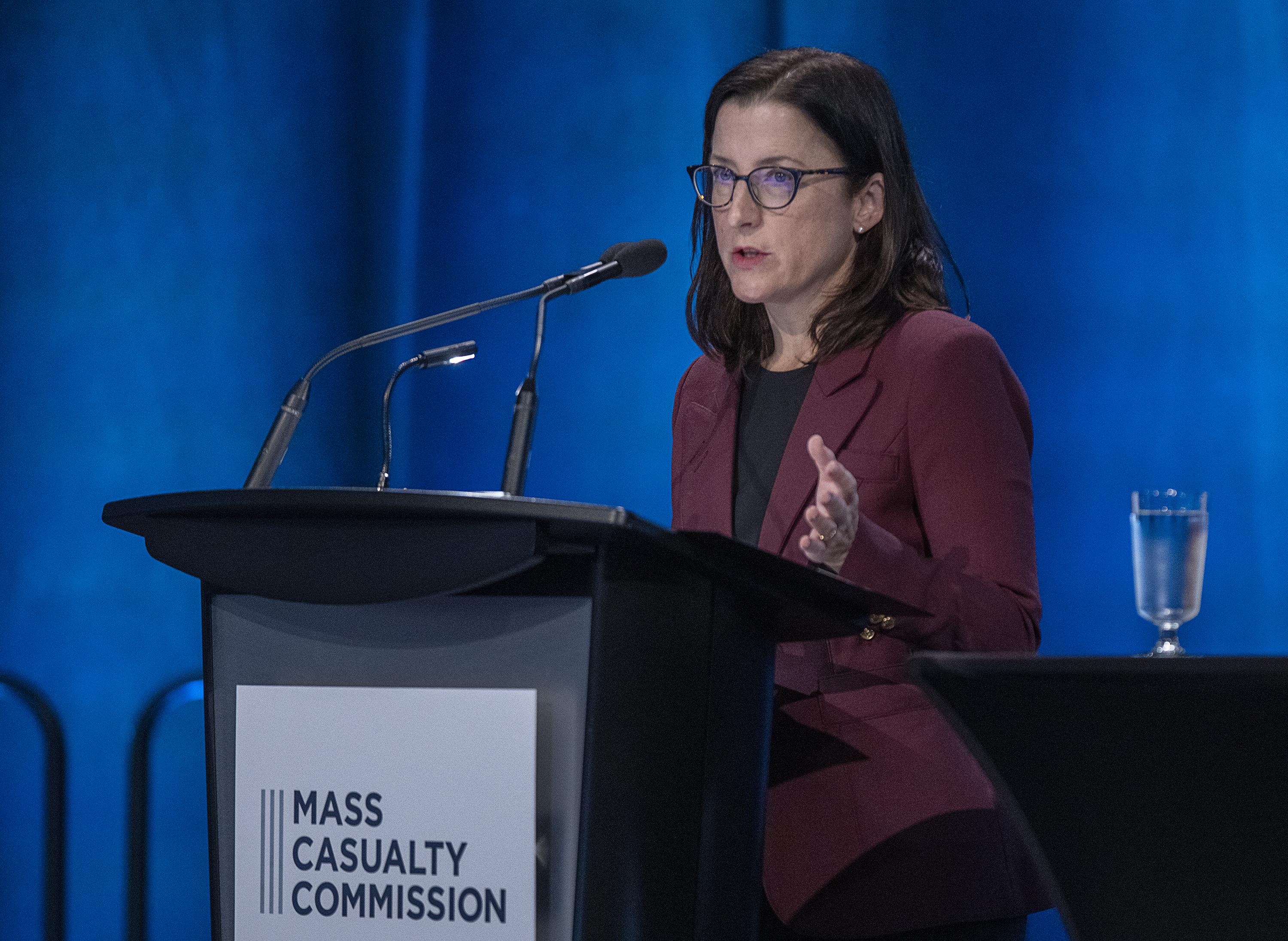 Enquête sur la tuerie en Nouvelle-Écosse : le chef de la police d ...