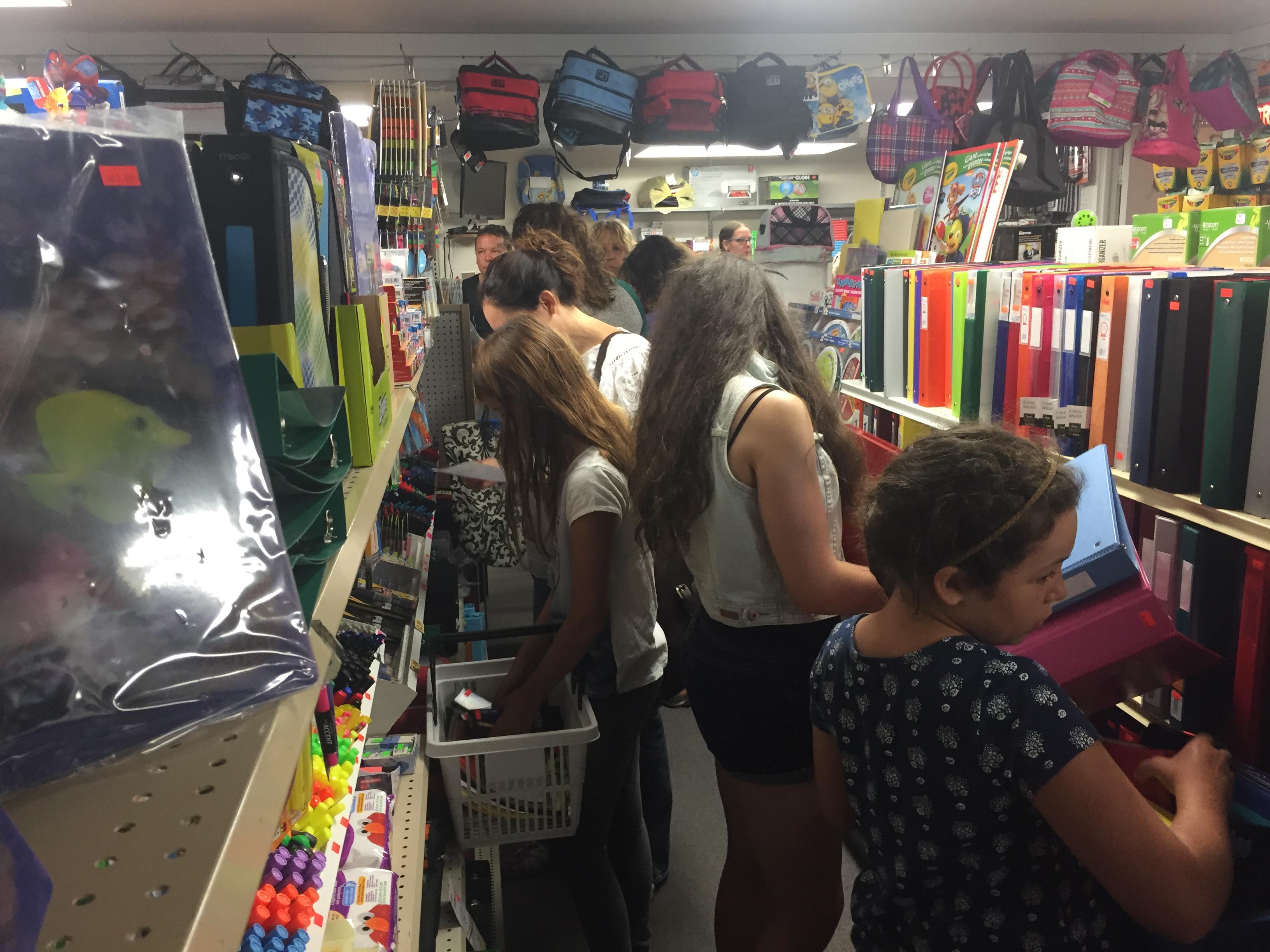 L'achat des fournitures scolaires, un rituel qui résiste encore au ...