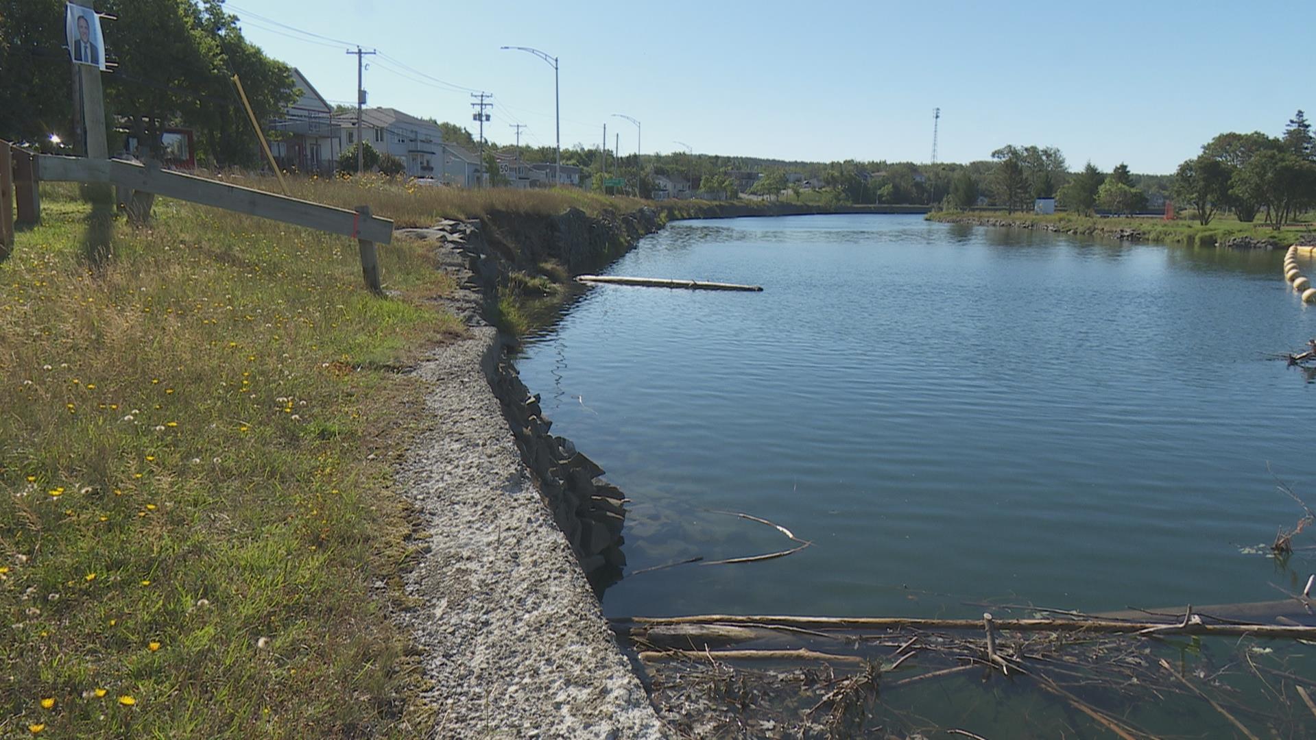 Le mur de protection de la rivière Matane doit être reconstruit | Radio ...