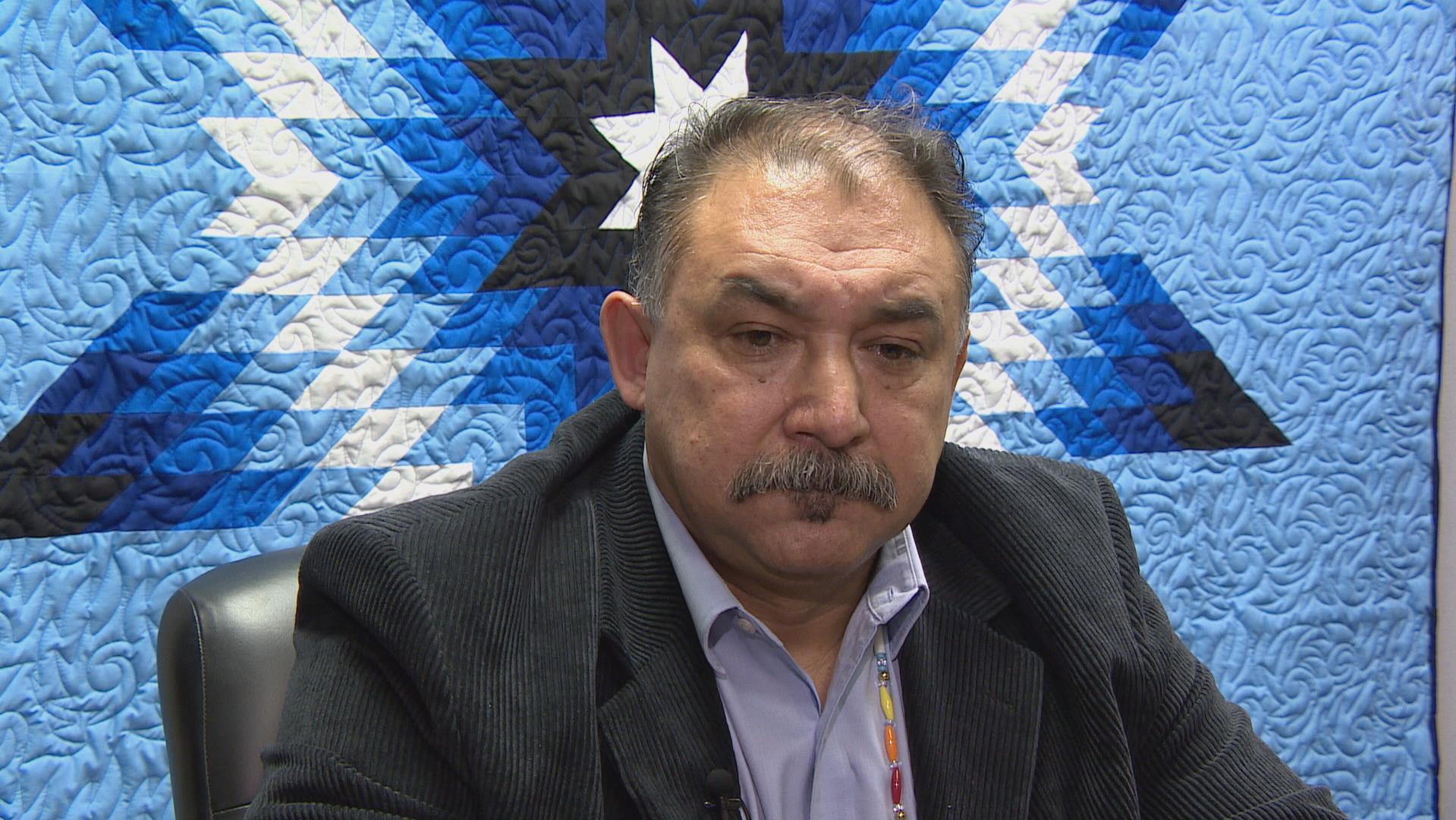 Des seaux, des vieux camions, parfois de l'équipement adapté pour ...