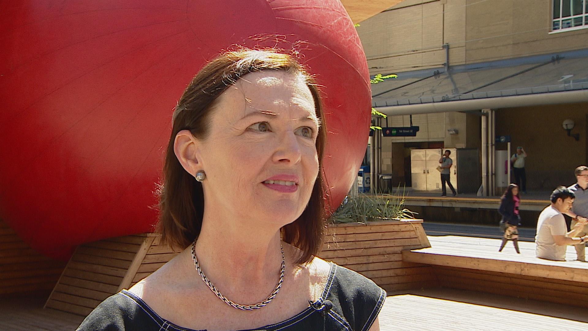 Grosse foule pour la grosse boule à Calgary | Radio-Canada.ca