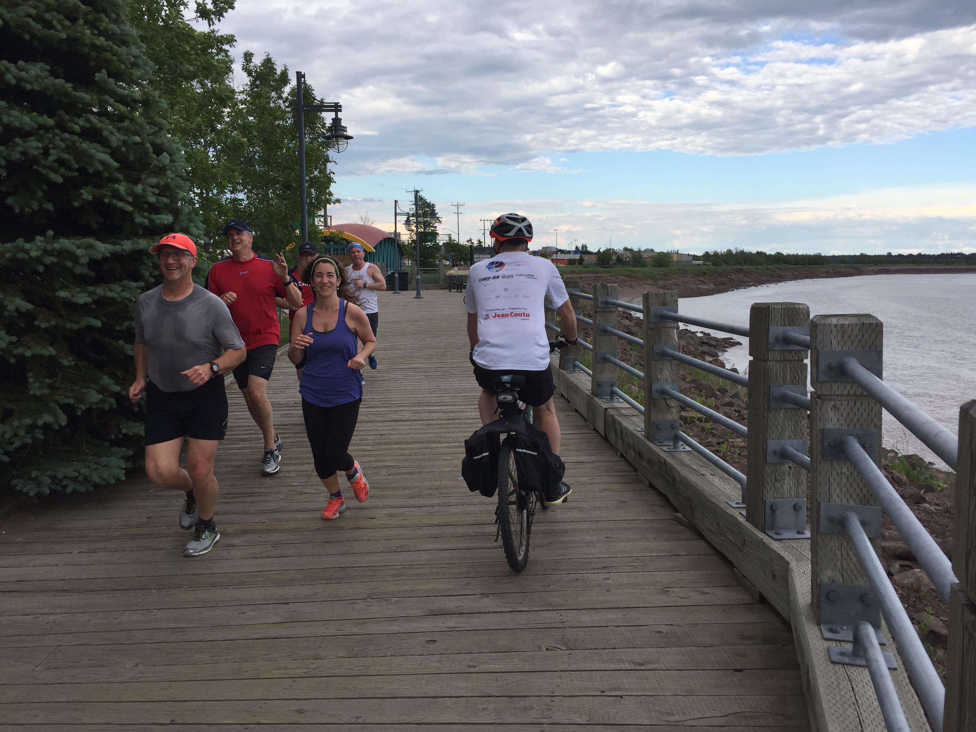 Rencontre avec deux immigrants français sur le sentier urbain de ...
