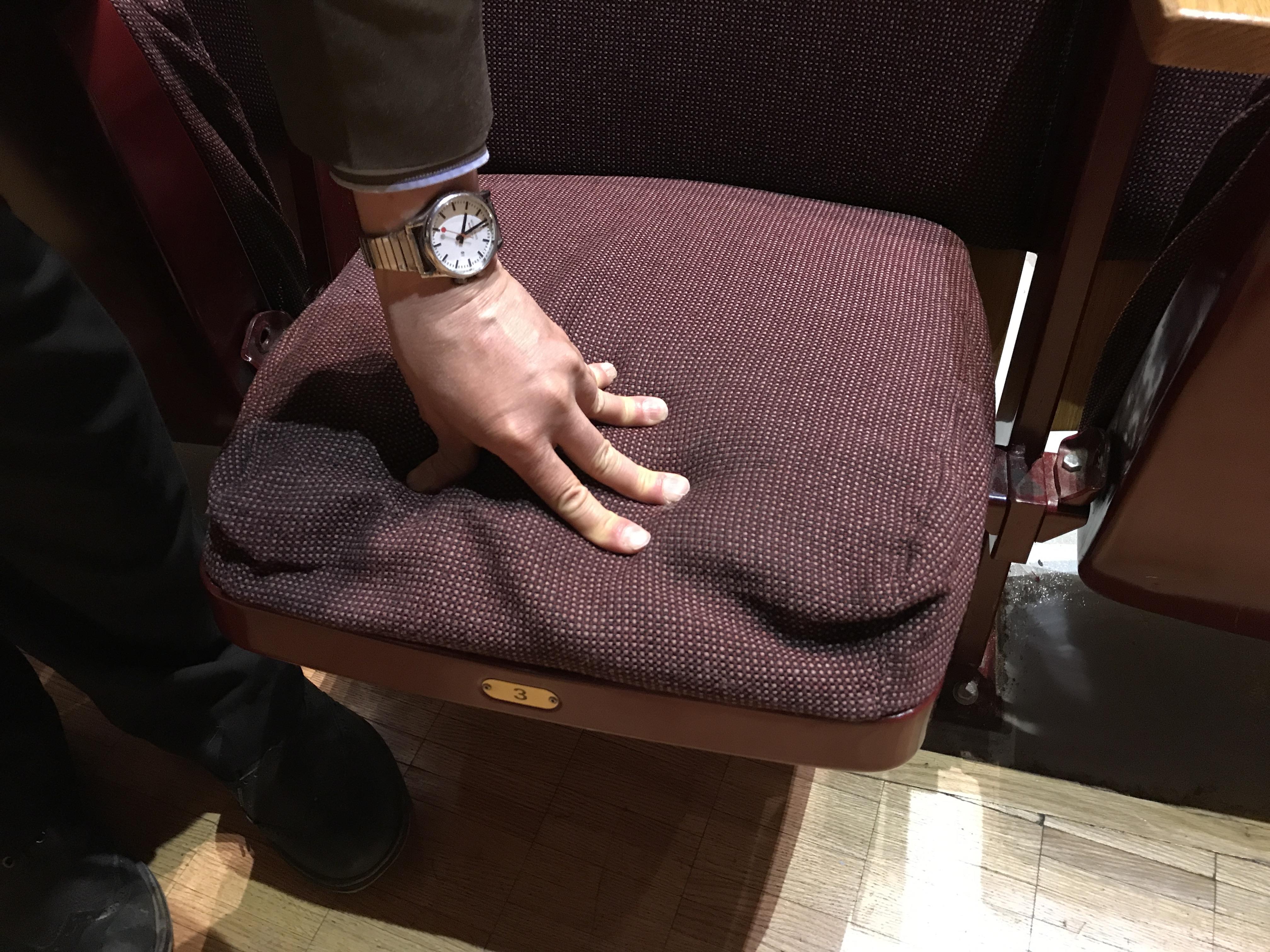 L'art de remplacer un siège dans une salle de concert | Radio-Canada.ca