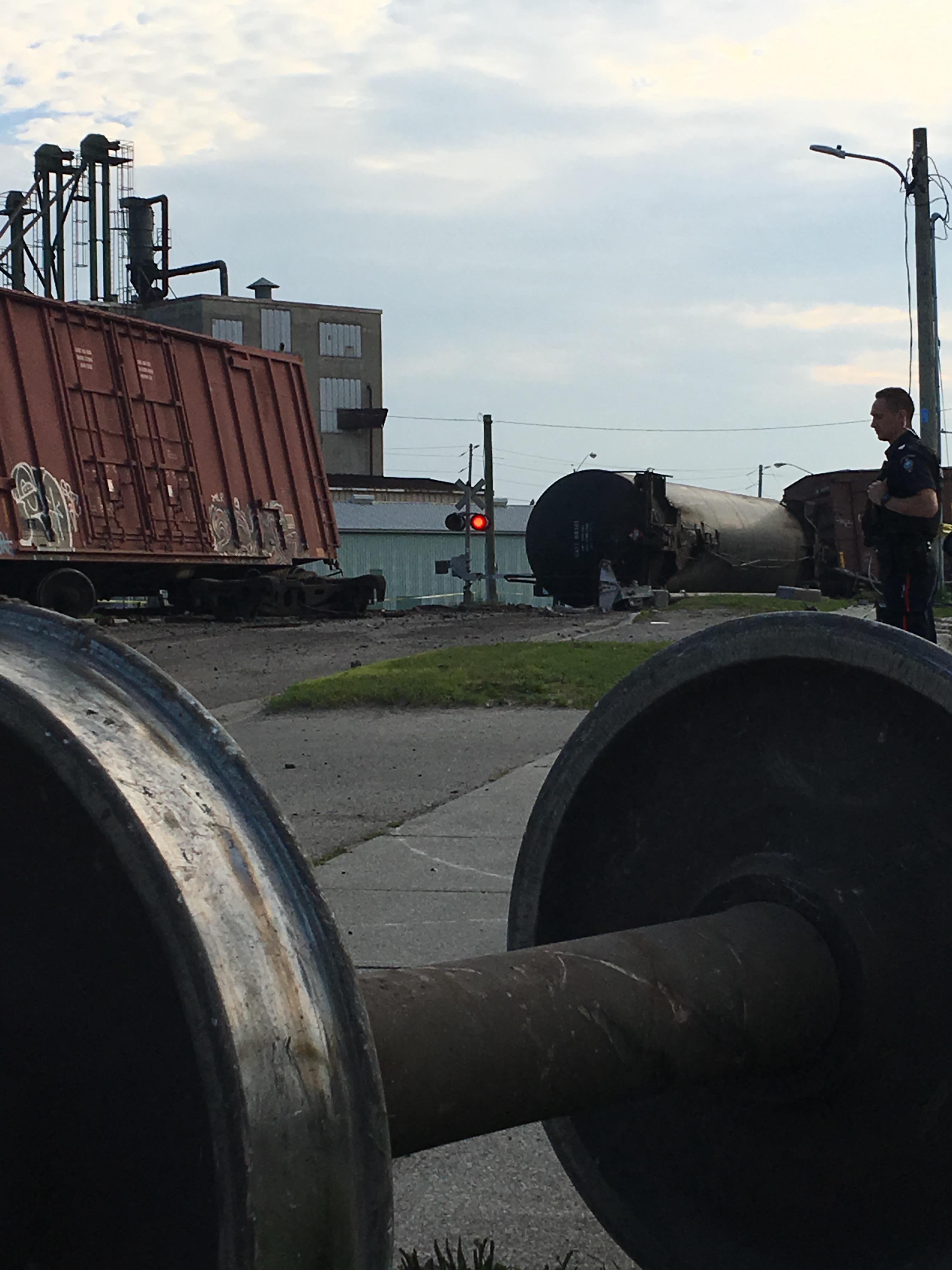 Le déraillement d’un train à Strathroy bloque une route ferroviaire ...