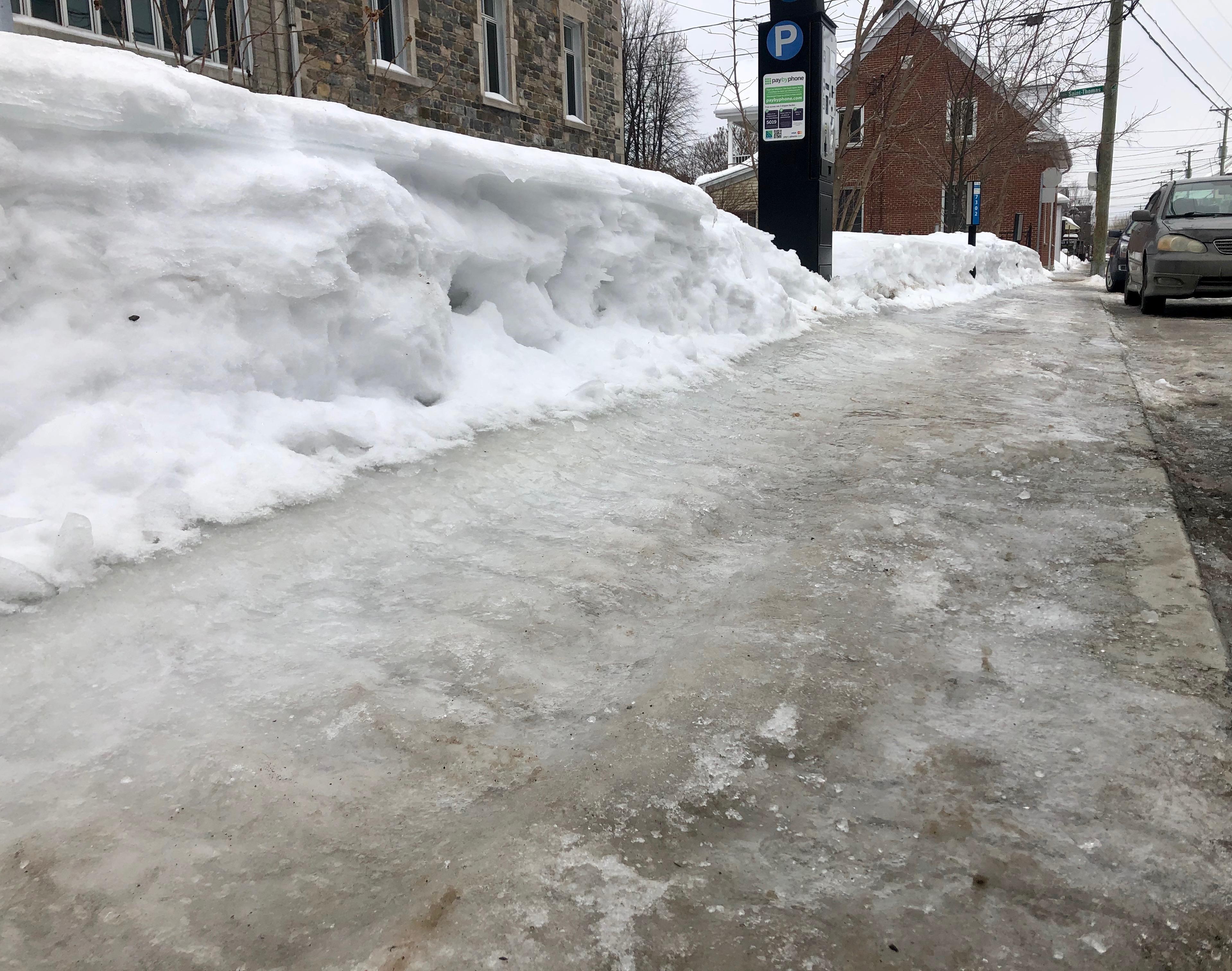 Un hiver difficile pour les piétons à Trois-Rivières | Radio-Canada.ca