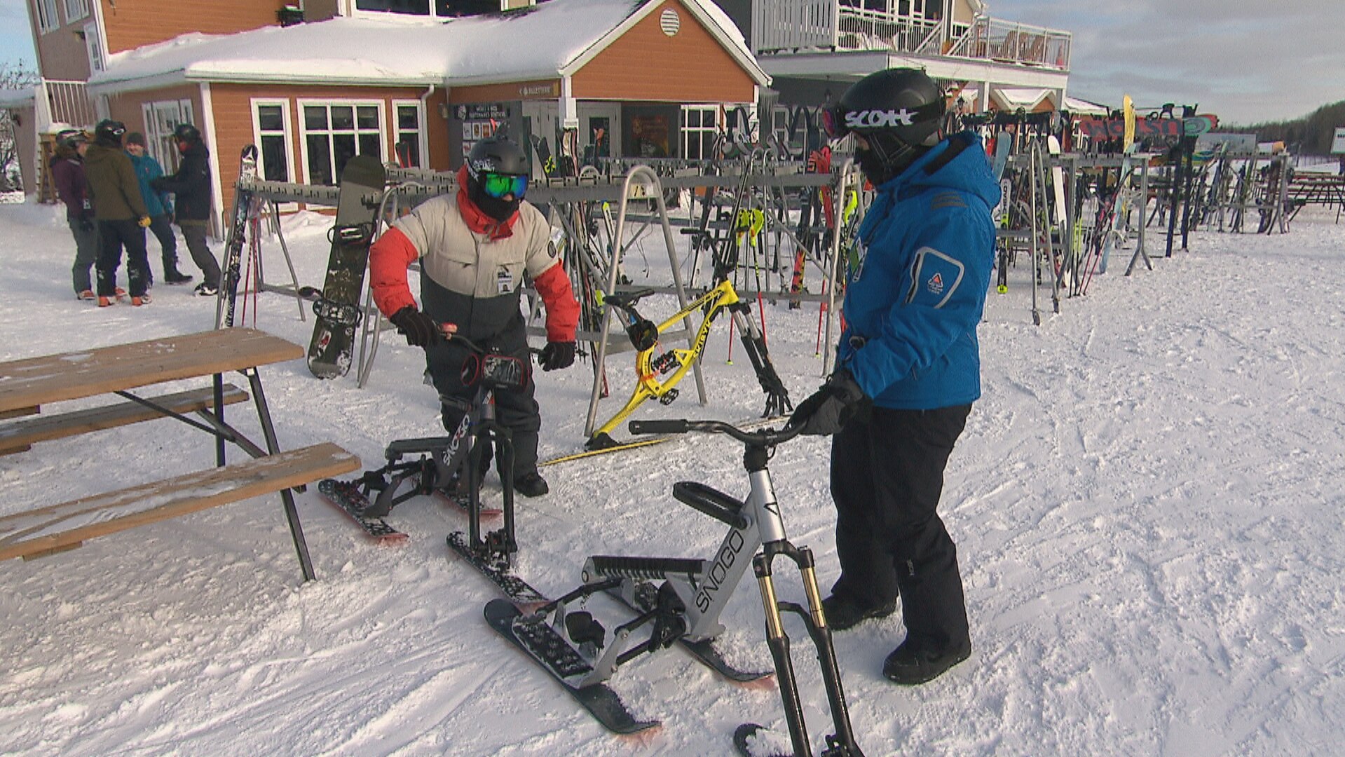 Le vélo-ski, un petit nouveau sur les pistes de la région | Radio-Canada.ca