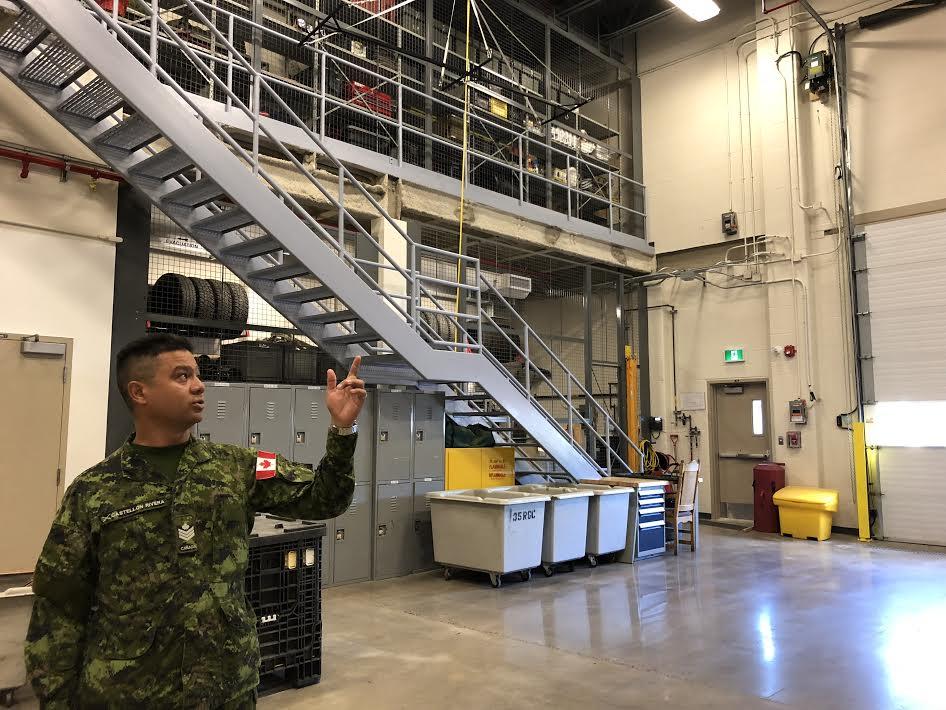 Un régiment de Québec prend possession de son nouveau manège | Radio ...