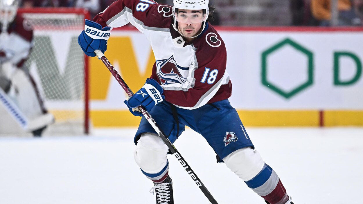 Un contrat de 4 ans pour Alex Newhook | Radio-Canada