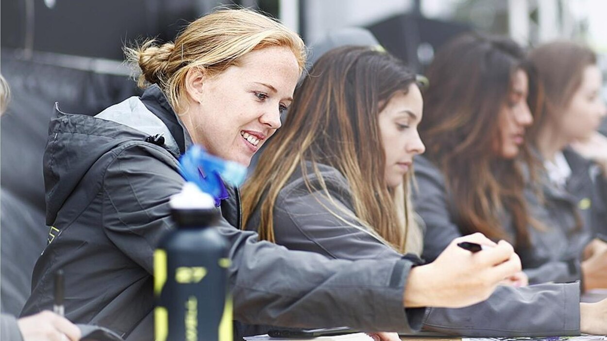 Alice Powell, le visage du succès de la W Series | Radio-Canada