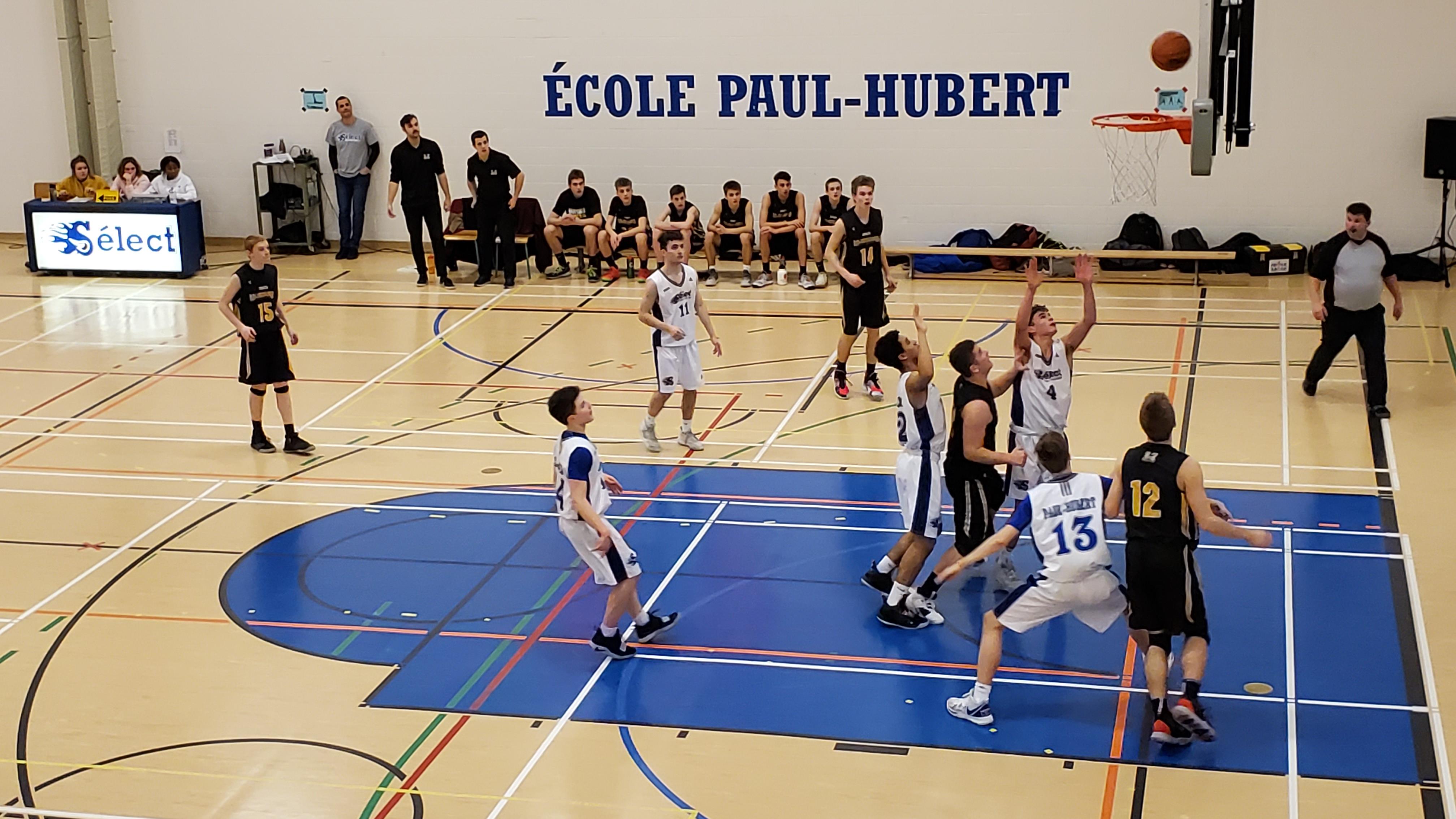 Le Sélect du Paul-Hubert demeure invaincu à domicile en basketball ...