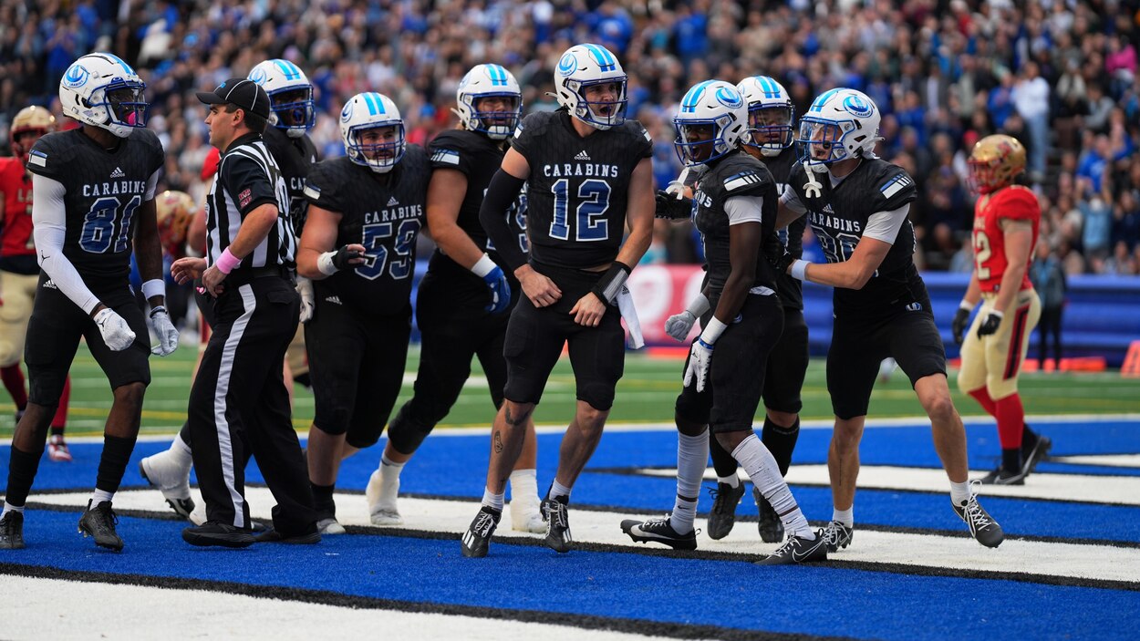 Victoire record des Carabins face au Rouge et Or à Montréal | Radio-Canada