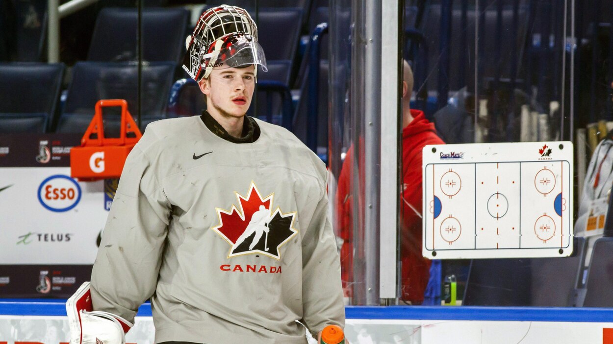 Carter Hart, un homme et ses superstitions | Radio-Canada