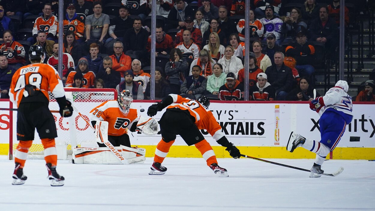 Caufield donne la victoire au Canadien à Philadelphie | Radio-Canada