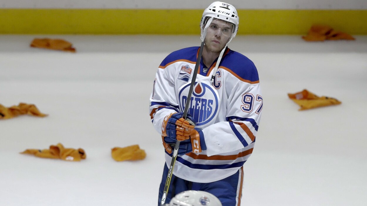 Le déguisement d'Halloween de Connor McDavid cause une controverse ...