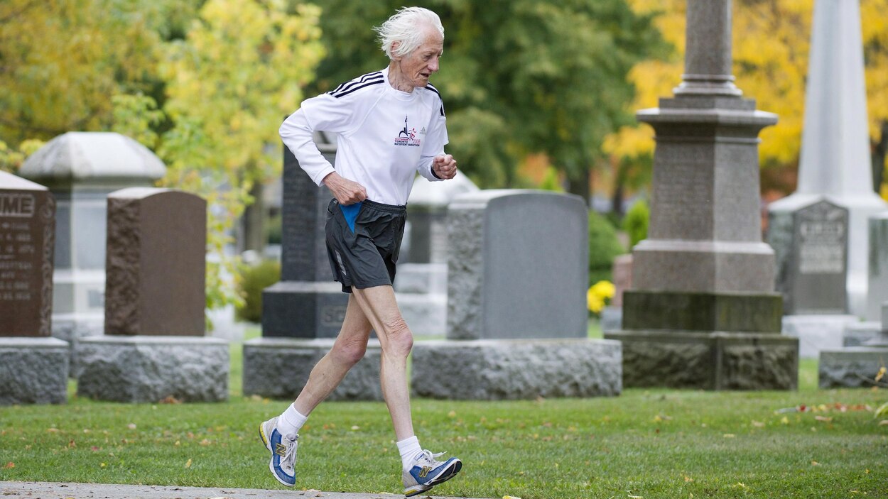 La légende du marathon Ed Whitlock est morte à l'âge de 86 ans | Radio ...
