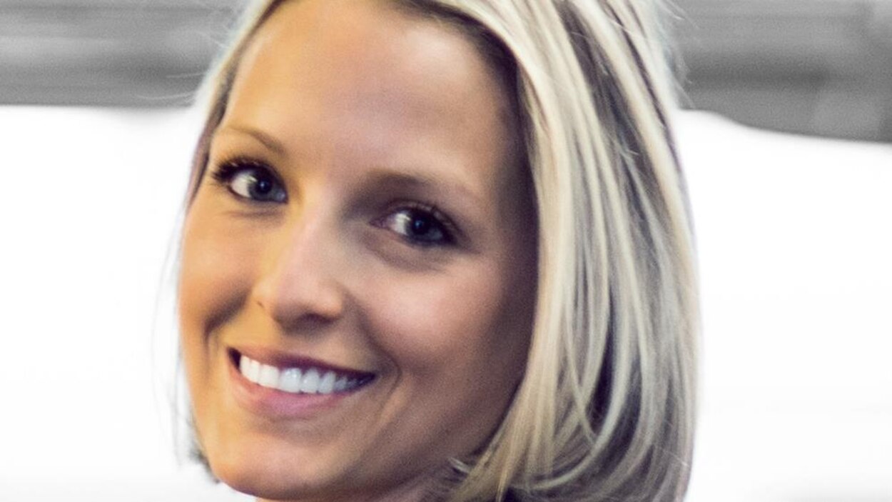 Émilie Castonguay, seule agente de joueurs reconnue par l'AJLNH | Radio ...