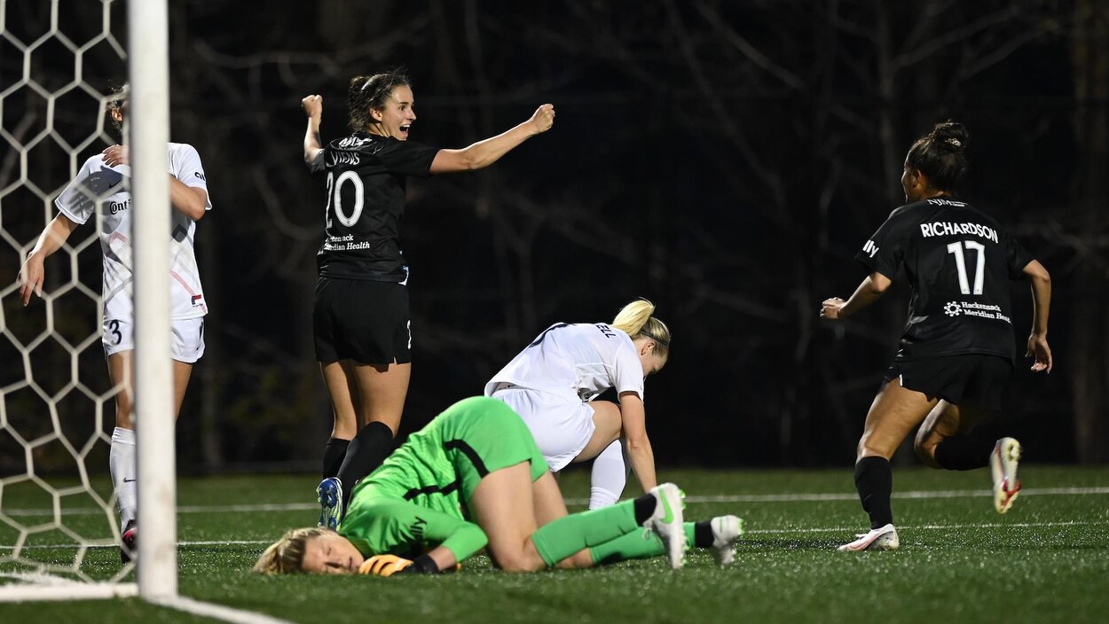 Évelyne Viens délivre le Gotham FC face au Courage de la Caroline du ...