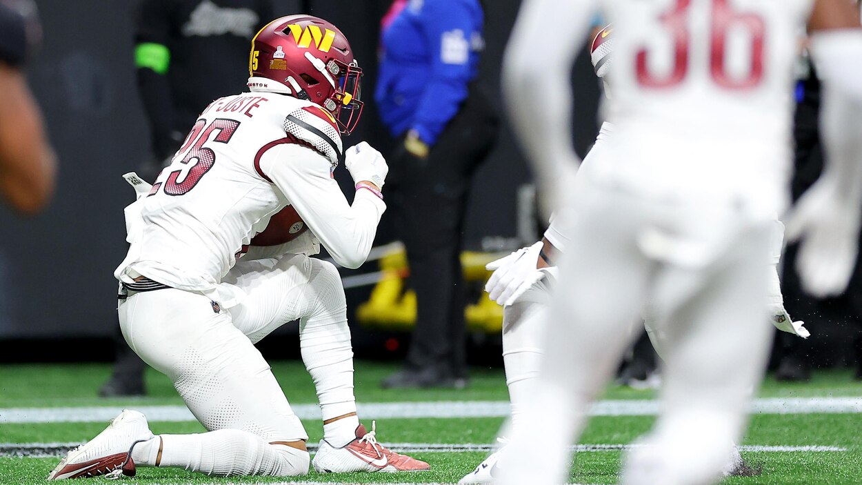 Benjamin St-Juste remporte son premier duel face à Matthew Bergeron ...