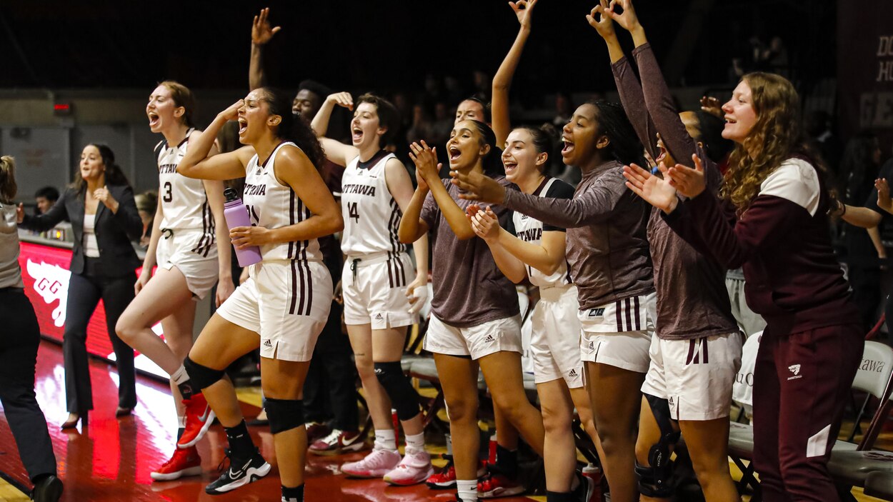 Les Gee-Gees imbattables en basketball féminin cette saison | Radio-Canada