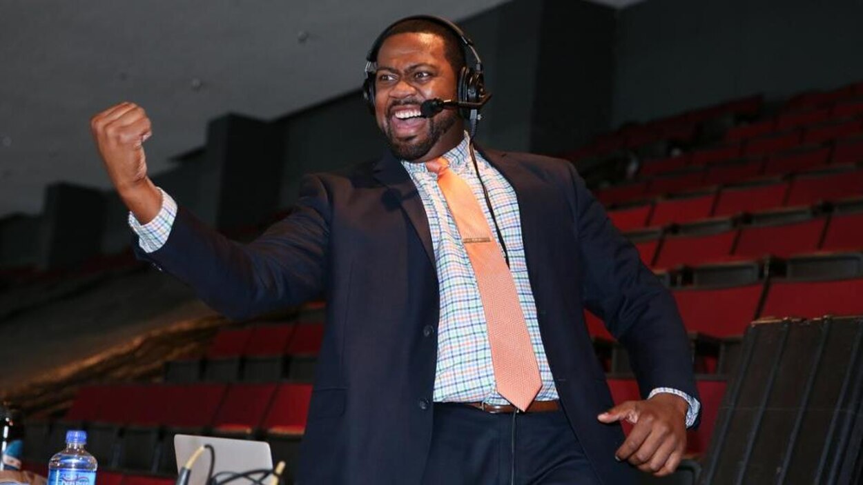 Un premier descripteur noir à temps plein dans la LNH | Radio-Canada