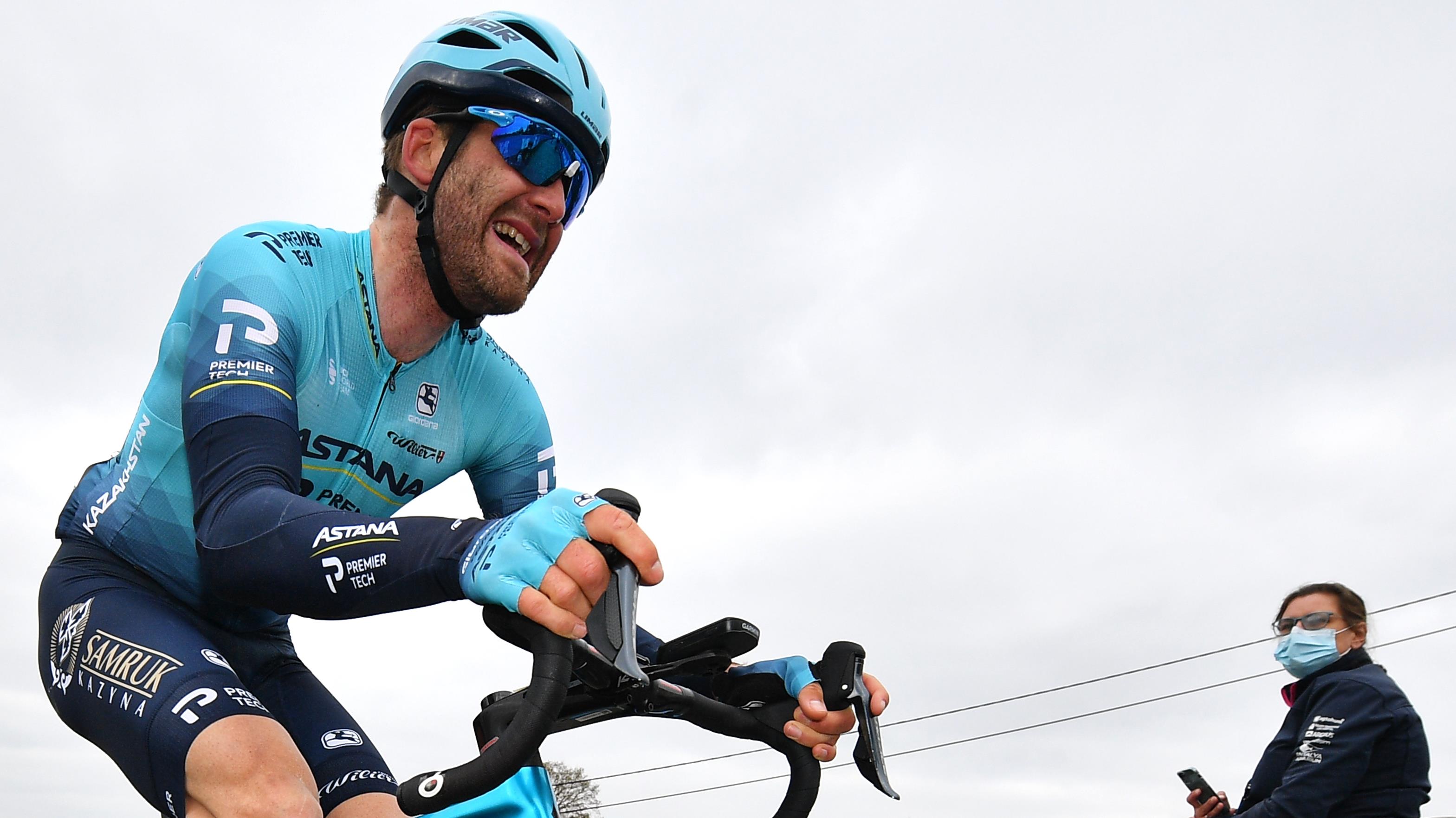 Arrivé à Tokyo, le cycliste Hugo Houle est prêt pour les Jeux ...