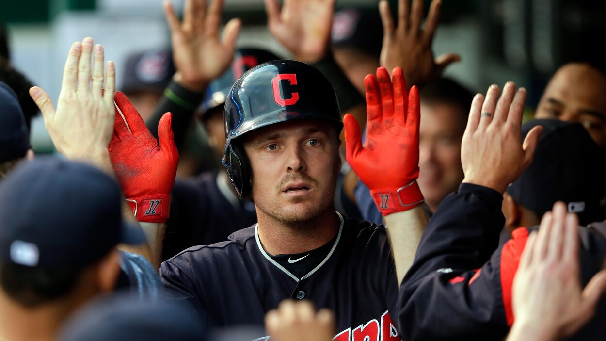 Le voltigeur des Indians Jay Bruce versera 100 000 $ aux victimes de ...