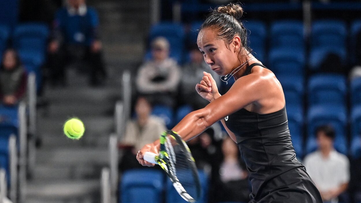 Leylah Annie Fernandez s’arrête en demi-finale à Hong Kong | Radio-Canada