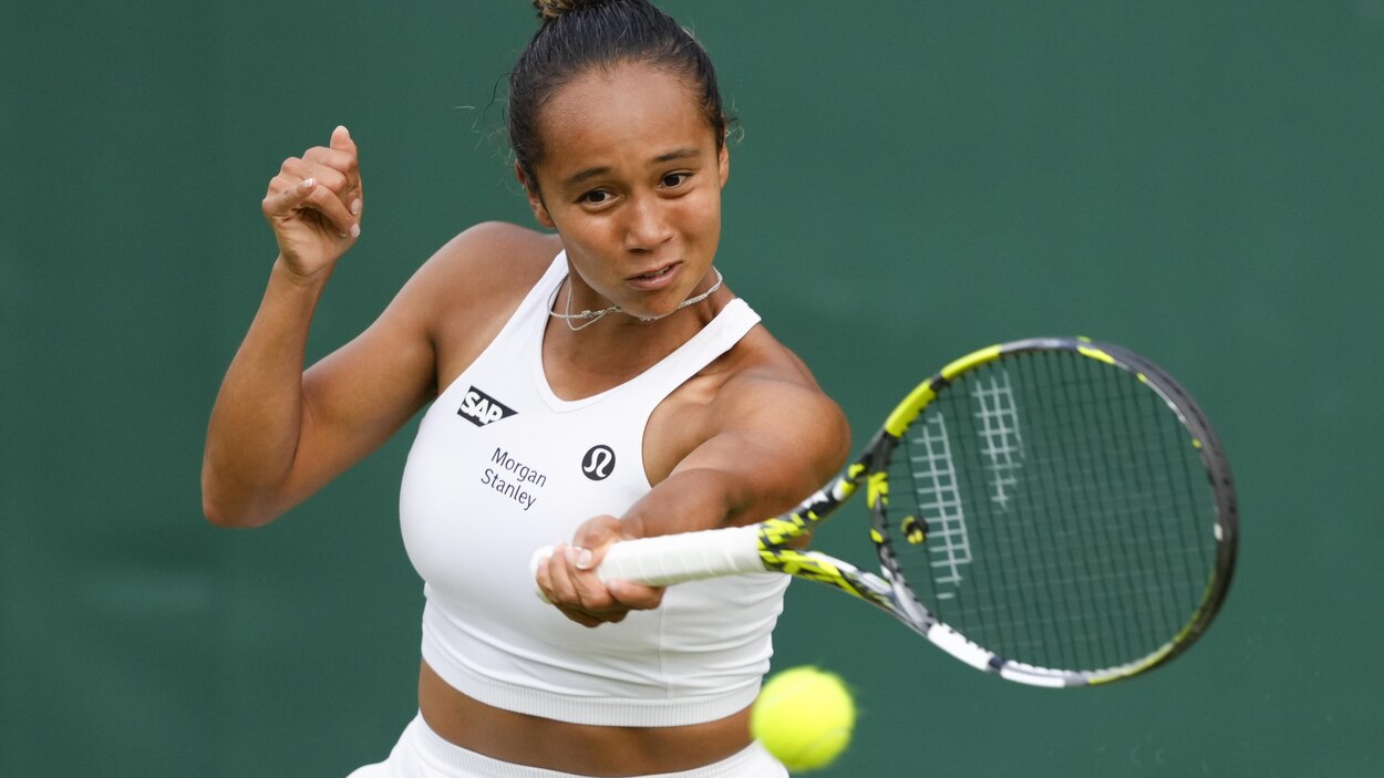 Leylah Annie Fernandez accède au 2e tour à Wimbledon | Radio-Canada