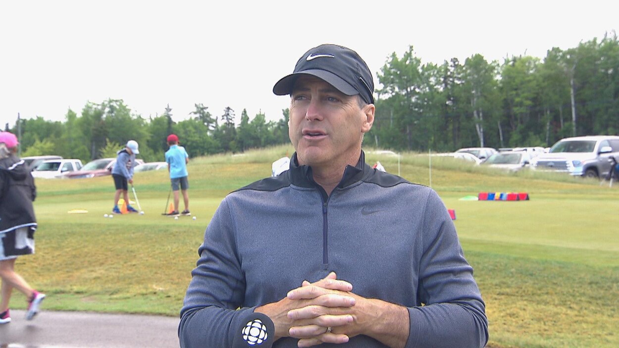 Louis Melanson se met au travail chez Golf Canada | Radio-Canada