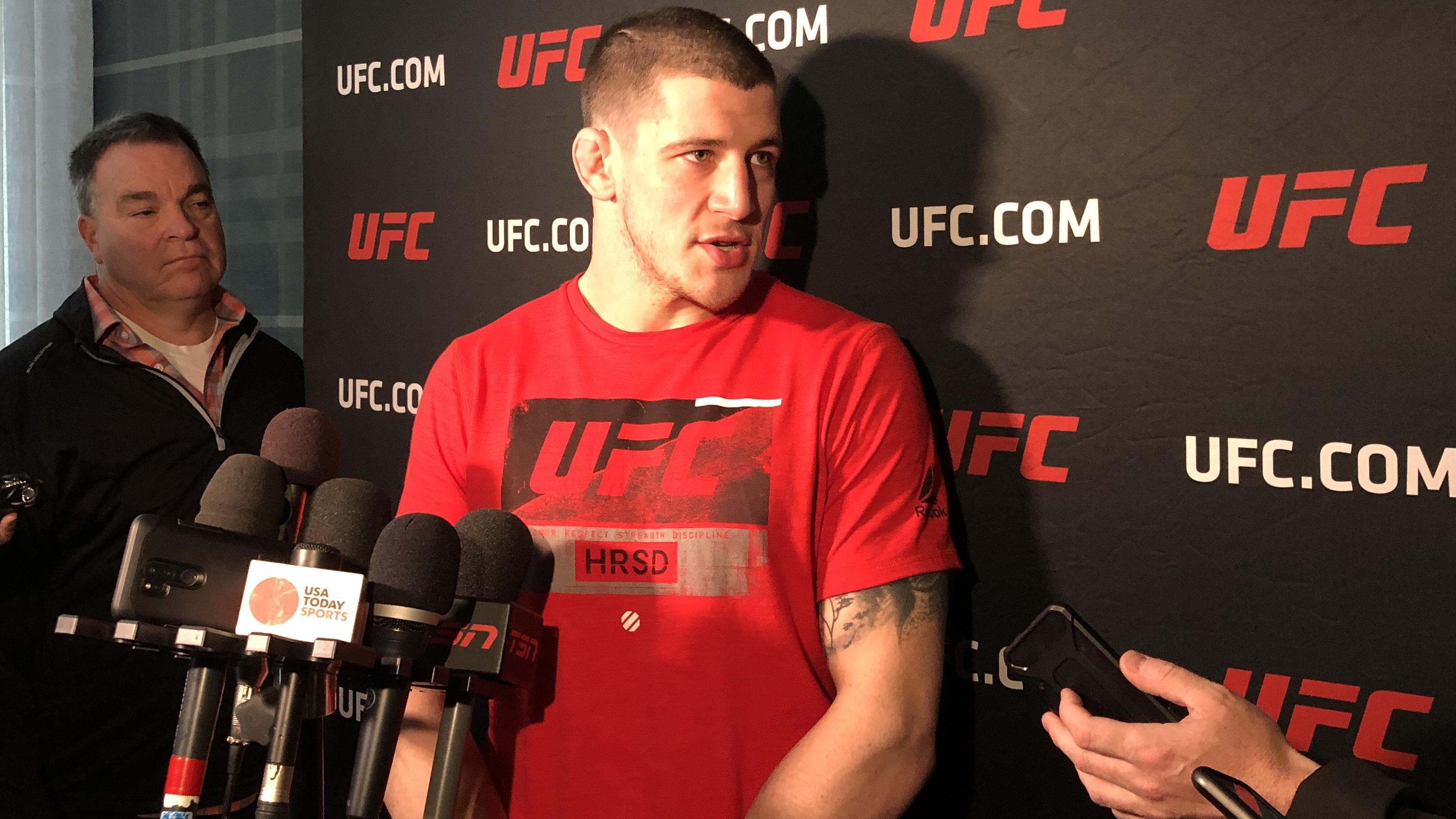 Le Gatinois Marc-André Barriault se prépare à affronter Krzysztof Jotko ...