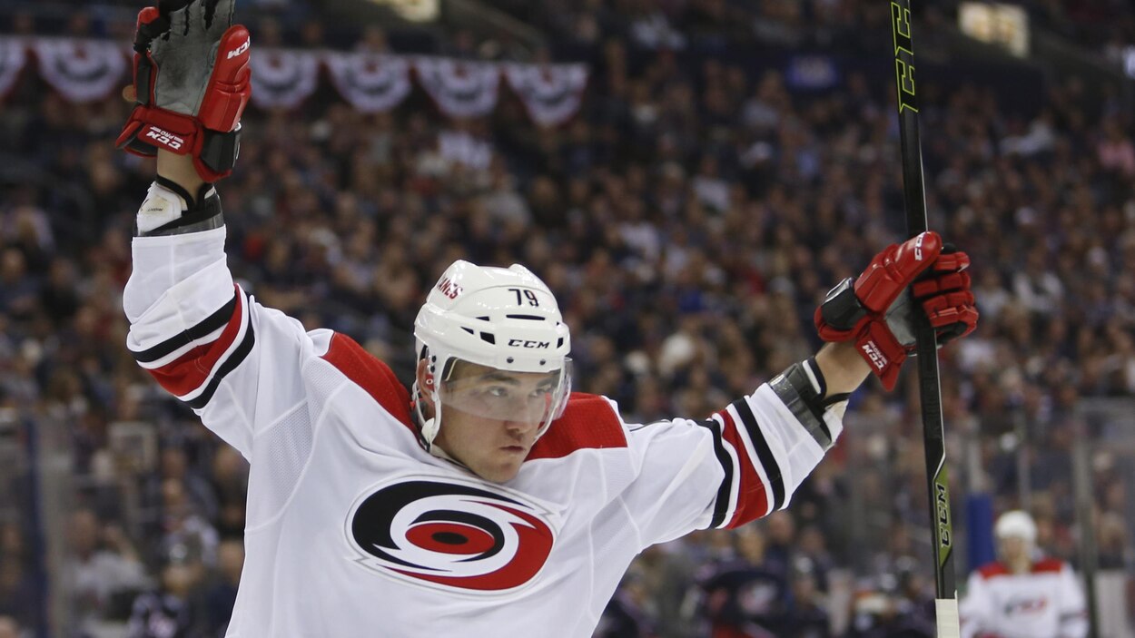 Les Canucks embauchent Micheal Ferland | Radio-Canada