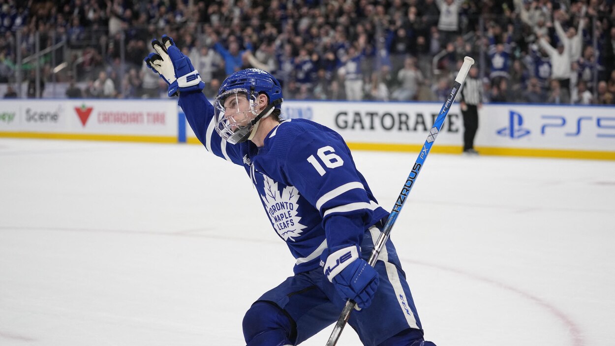 Un tour du chapeau et le but gagnant pour Mitch Marner | Radio-Canada