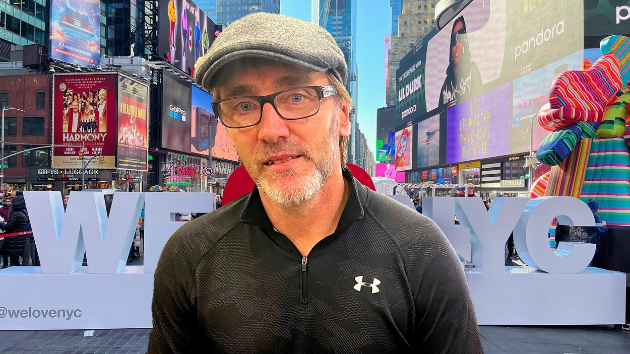 La vertigineuse entrée en scène de Pascal Daoust et du hockey féminin à ...