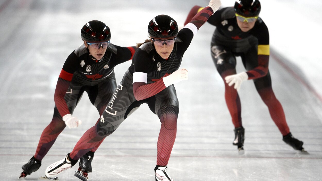 Patinage de vitesse longue piste : l’équipe canadienne de poursuite ...