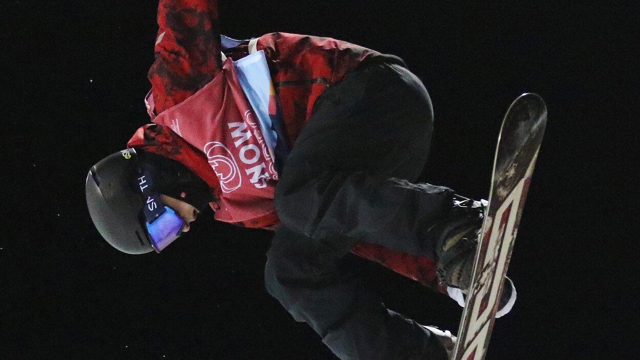 Derek Livingston en finale de la demi-lune à Laax | Radio-Canada