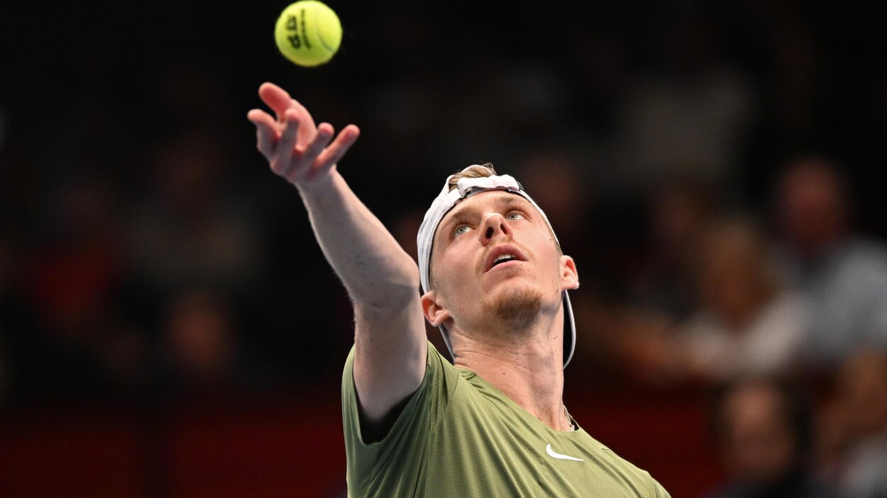 Denis Shapovalov réussit son entrée à Paris, Novak Djokovic aussi | Radio-Canada