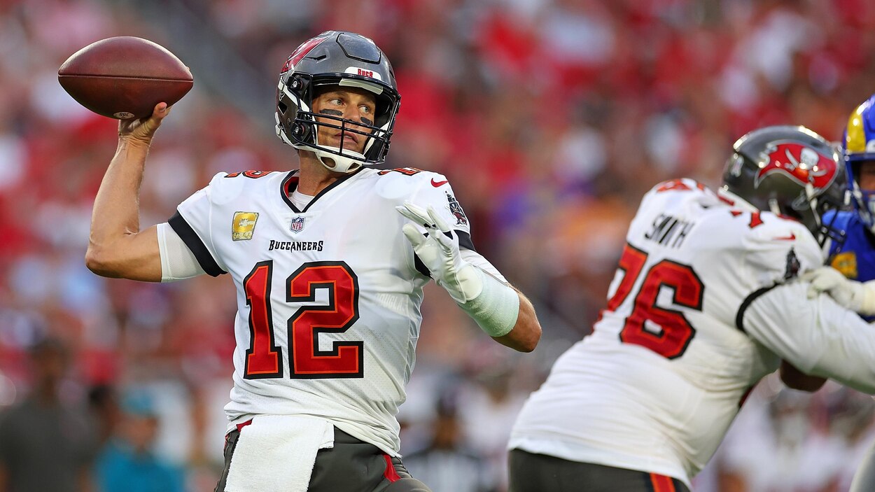 Tom Brady dépasse les 100 000 verges par la passe dans une victoire des ...