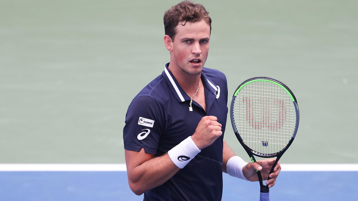 Vasek Pospisil s'impose au premier tour en Bulgarie | Radio-Canada