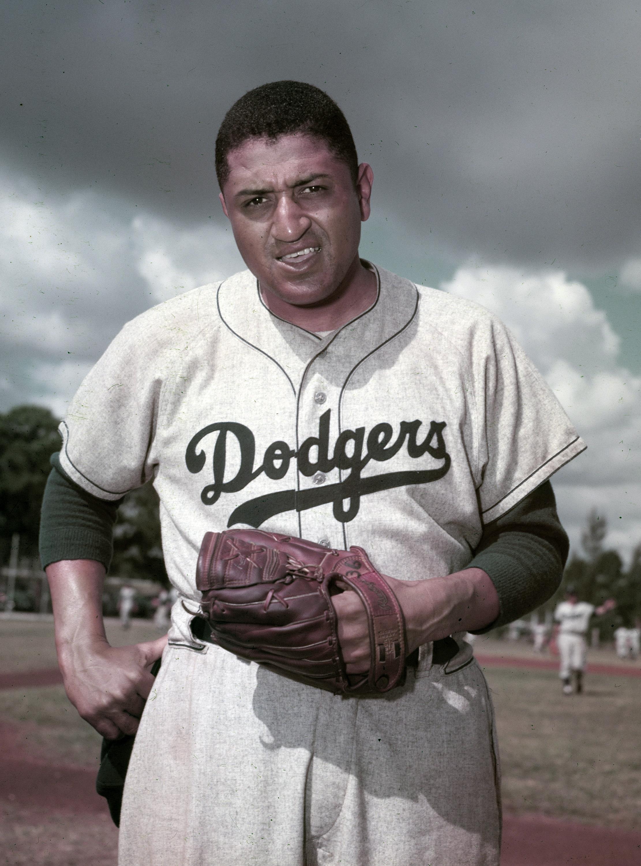 Don Newcombe, l'un des premiers lanceurs noirs du baseball majeur, est ...