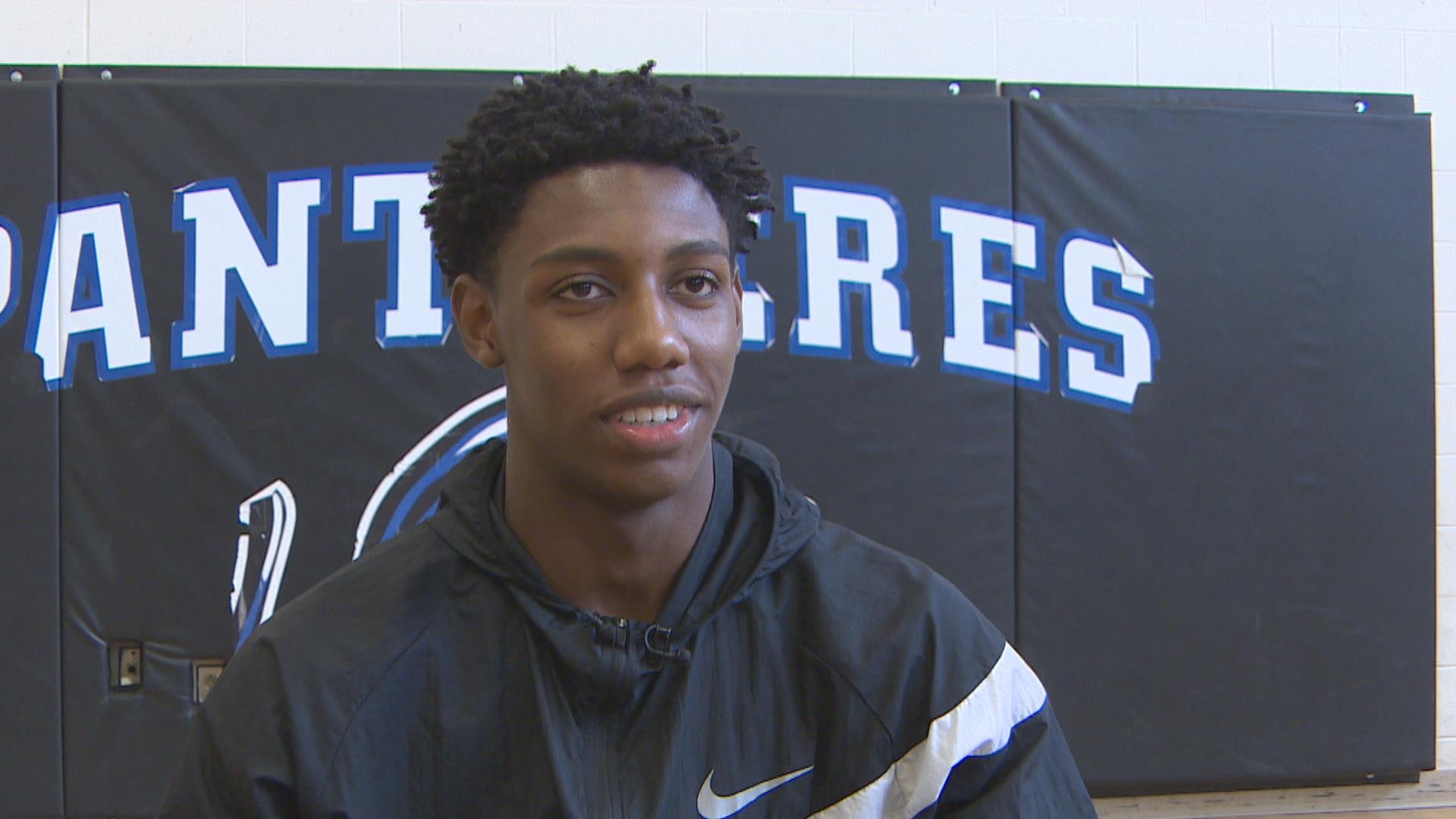 Un retour aux sources pour l’espoir de la NBA R.J. Barrett | Radio ...