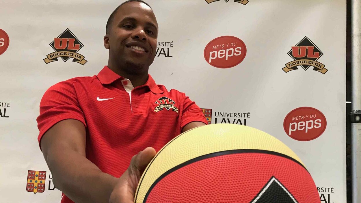 Nathan Grant prend la barre du Rouge et Or basketball | Radio-Canada