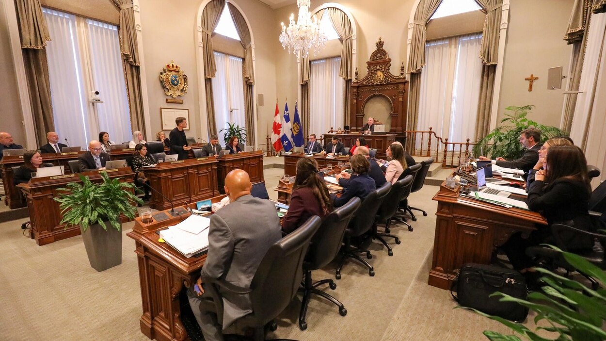 Les conseils municipaux se tiendront encore plus tôt dans la journée à Québec | Radio-Canada