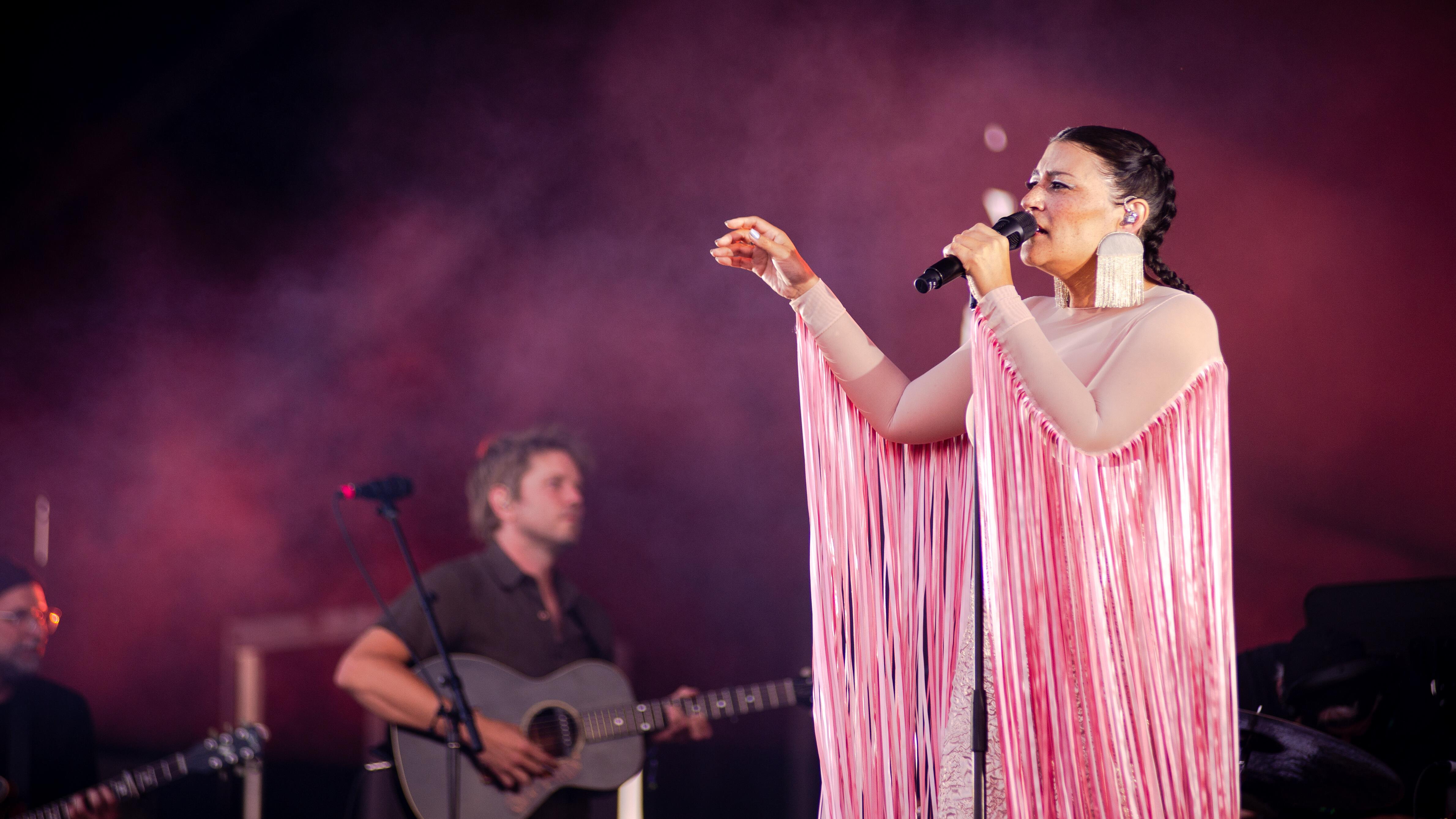 Elisapie présente son album Inuktitut au Festival folk de Winnipeg ...