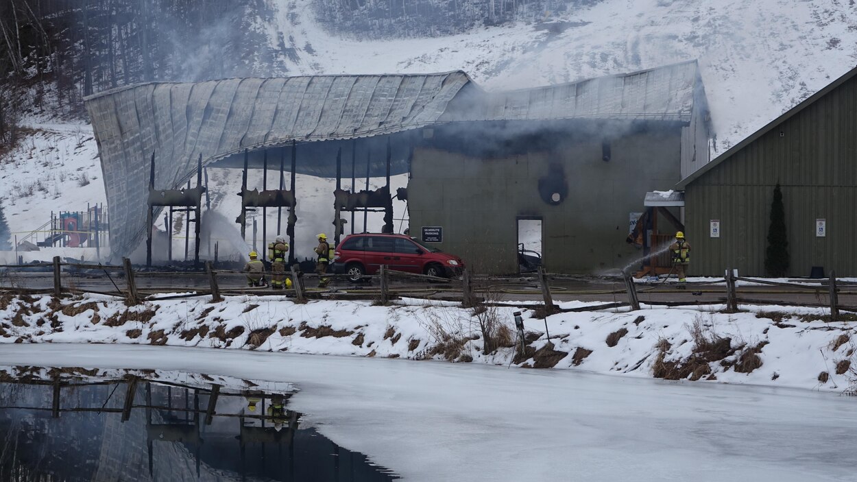 Un incendie force la fermeture de la station de ski Calabogie Peaks ...