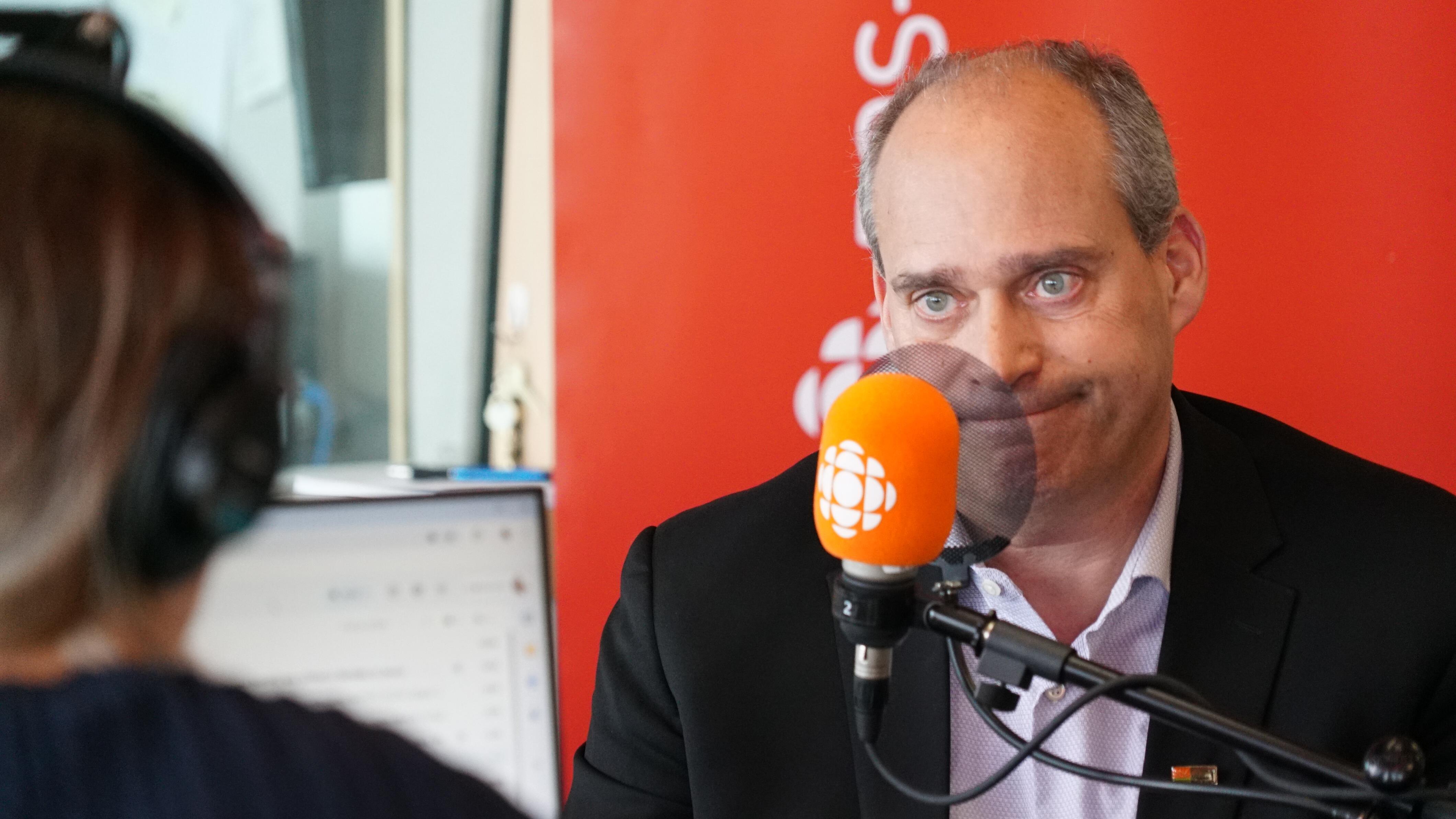 Le maire Guy Caron réagit au rapport de la CMQ sur la SOPER | OHdio ...